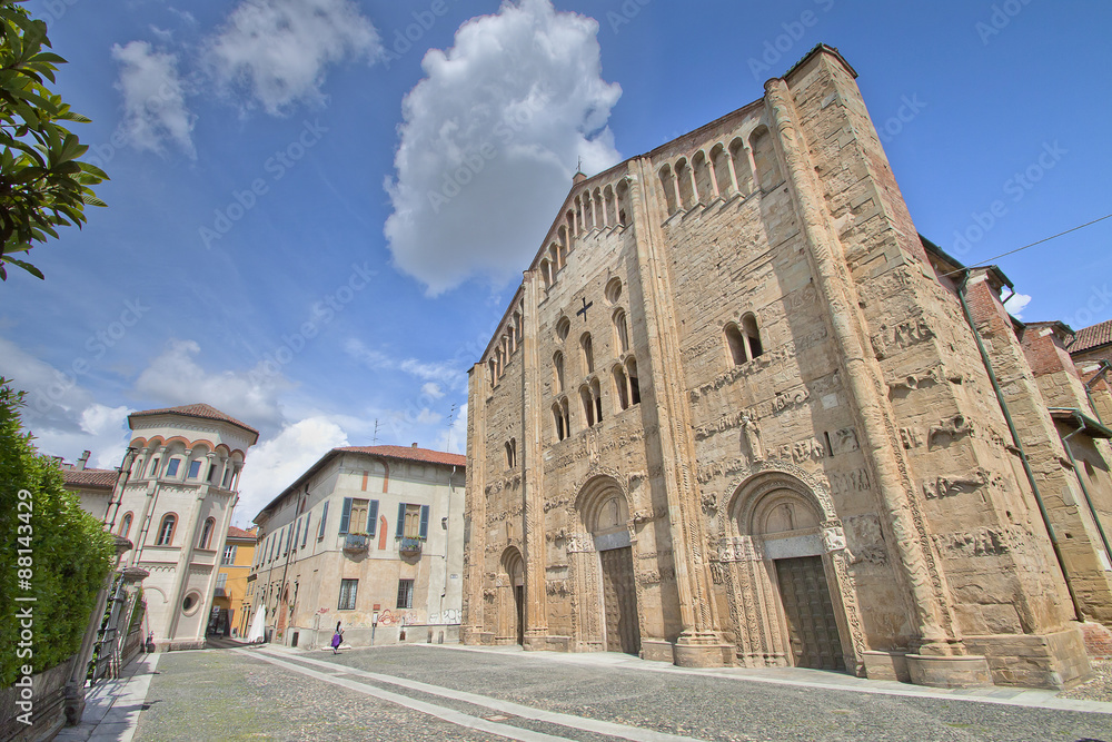 basilica chiesa san michele maggiore in stile romanico lombardo a pavia ...
