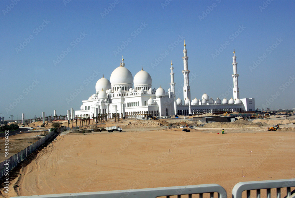 Mosques Gulf. UAE. Mosques made of white marble finished and under ...
