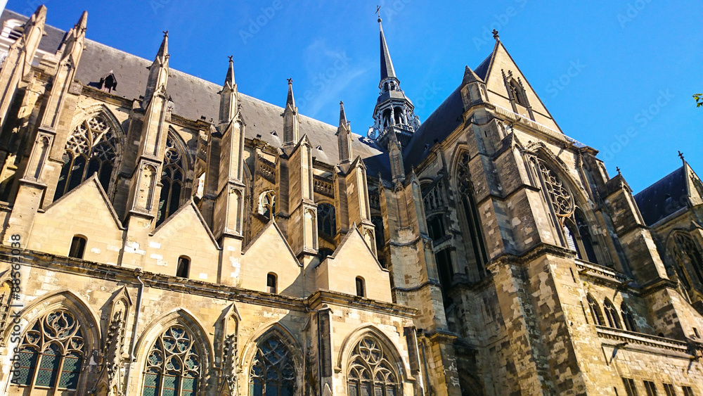 basilique de Saint-quentin 05082015 Photos | Adobe Stock