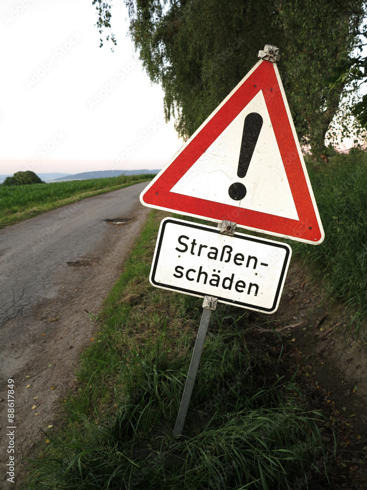 Schild Strassenschäden Stock Photo | Adobe Stock
