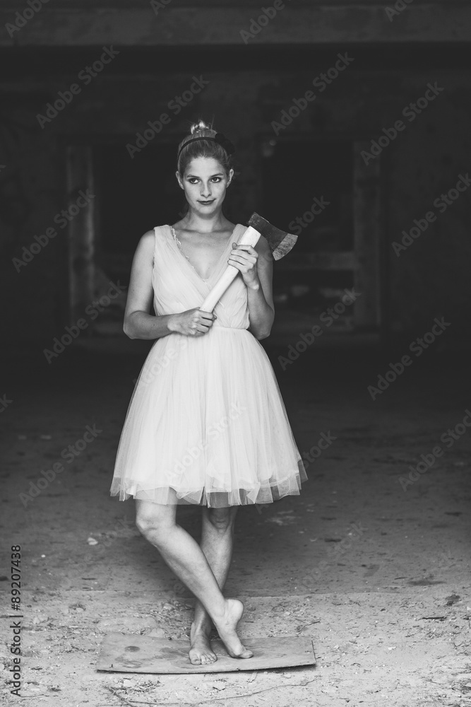 Cute serial killer woman foto de Stock | Adobe Stock