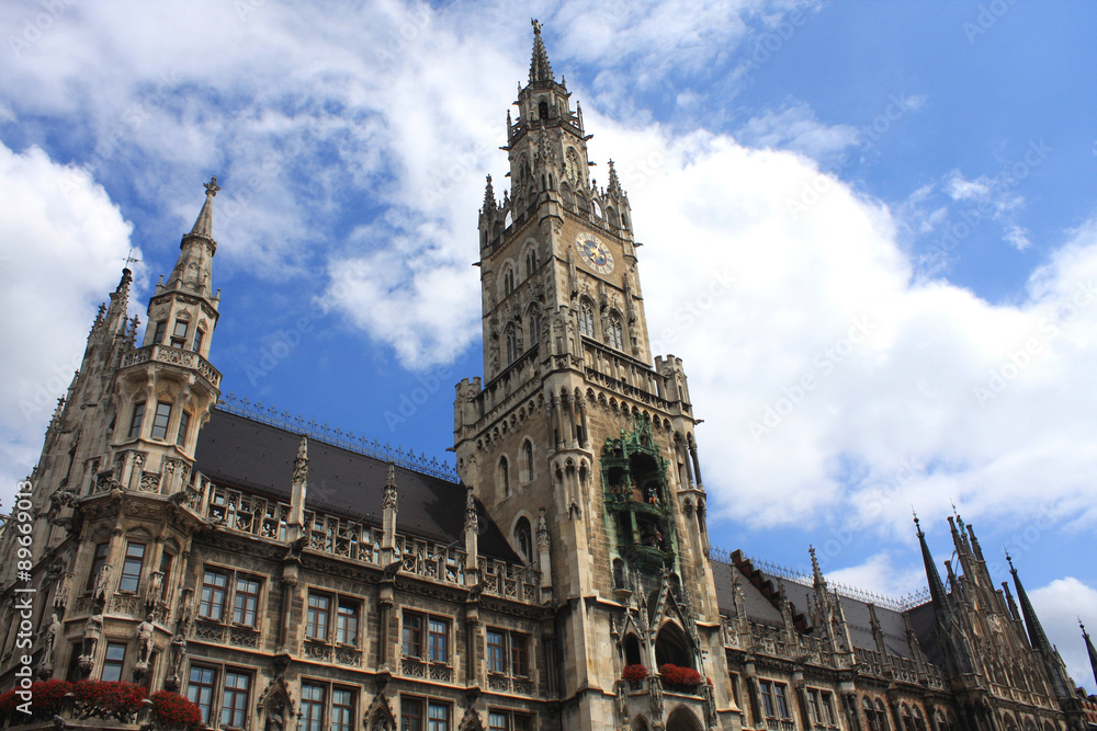 The Neue Rathaus (New Town Hall) is a magnificent neo-gothic bui Stock ...