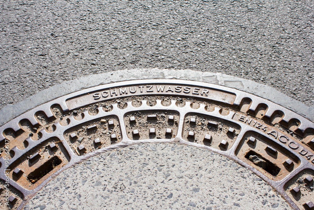 Kanaldeckel Stock-Foto | Adobe Stock