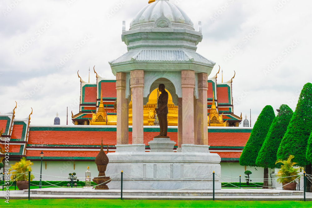 statue of King Rama RAMA IX in Grand Palace, Landmarks of Bangko Stock ...
