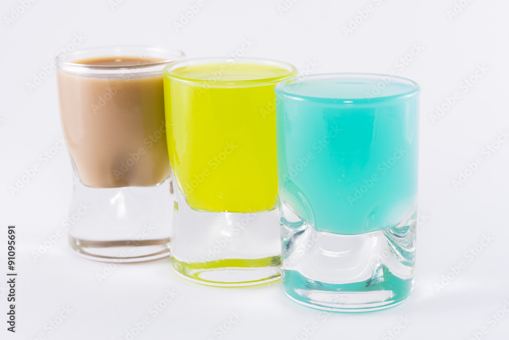 Chupitos de colores. foto de Stock | Adobe Stock