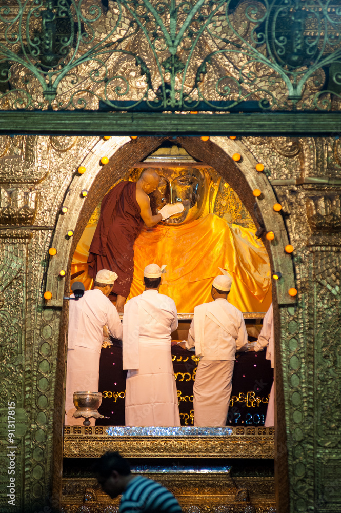 MANDALAY-MAY 3:Burmese woman pray while The ritual of face wash Stock ...