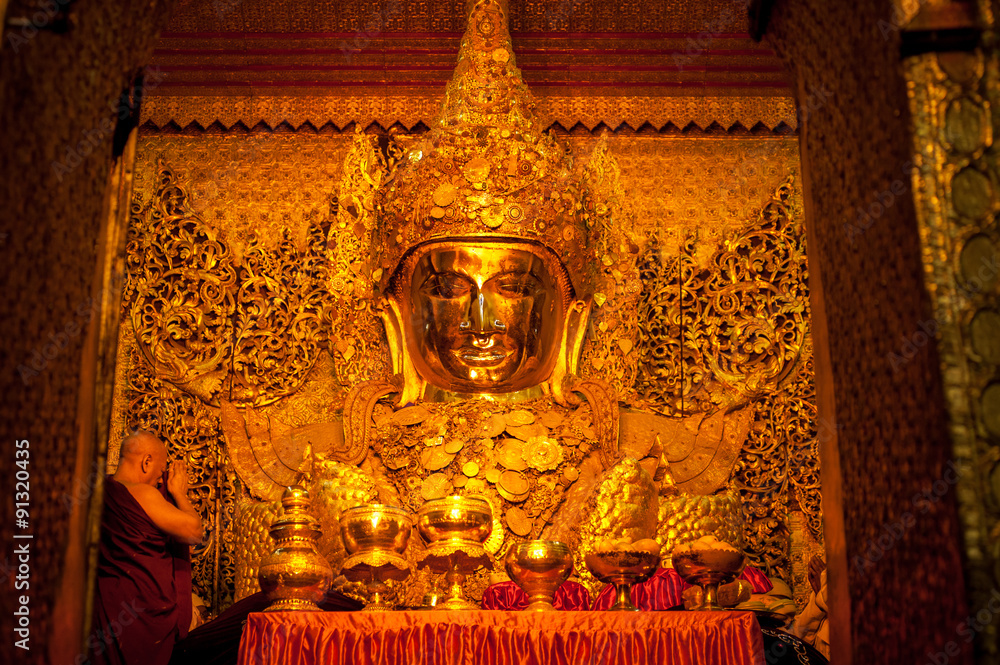 MANDALAY-MAY 3:Burmese woman pray while The ritual of face wash Stock ...