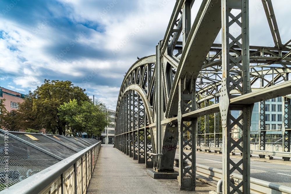 Hackerbrücke München - Weg zum Oktoberfest für S-Bahnfahrer Stock-Foto ...