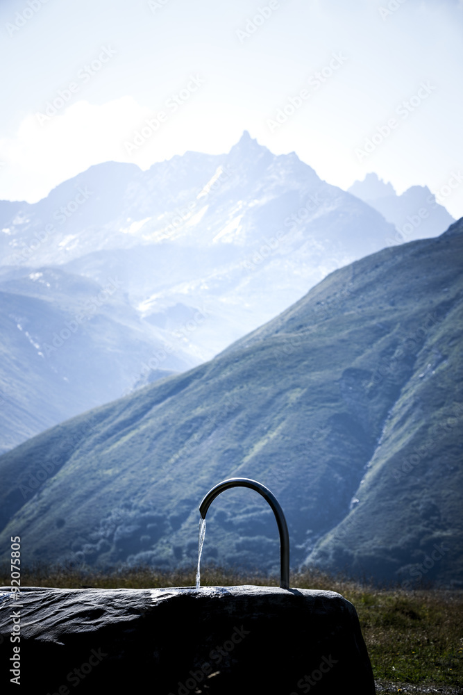 Brunnen in den Alpen Stock-Foto | Adobe Stock