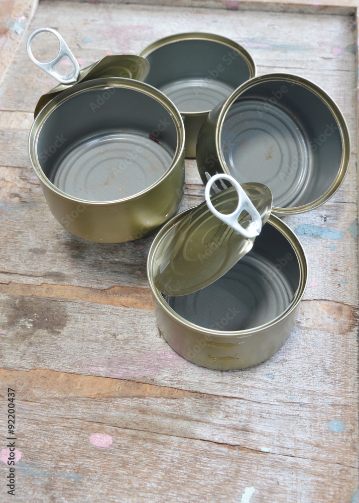 Fotografia do Stock: empty food can on board | Adobe Stock
