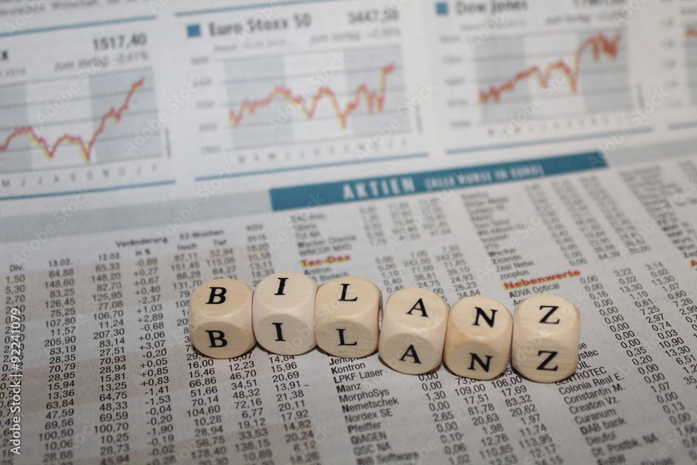 Bilanz Schriftzug Stock-Foto | Adobe Stock