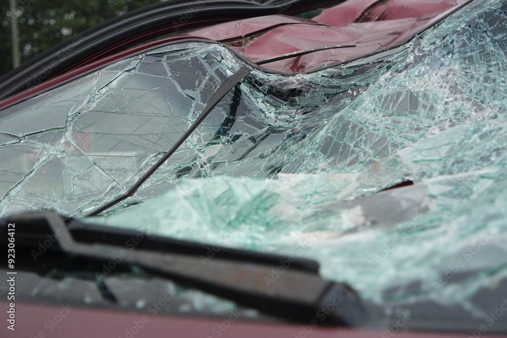 kaputte Autoscheibe Stock-Foto | Adobe Stock