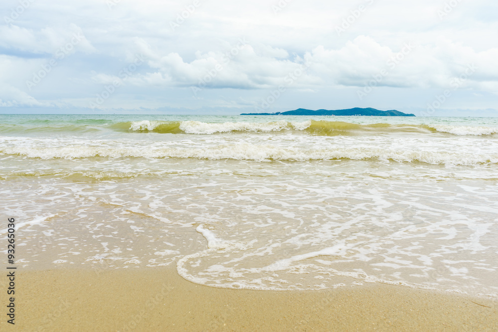 Beautiful sea at Suan Son beach with Samed islands at Rayong, Thailand ...