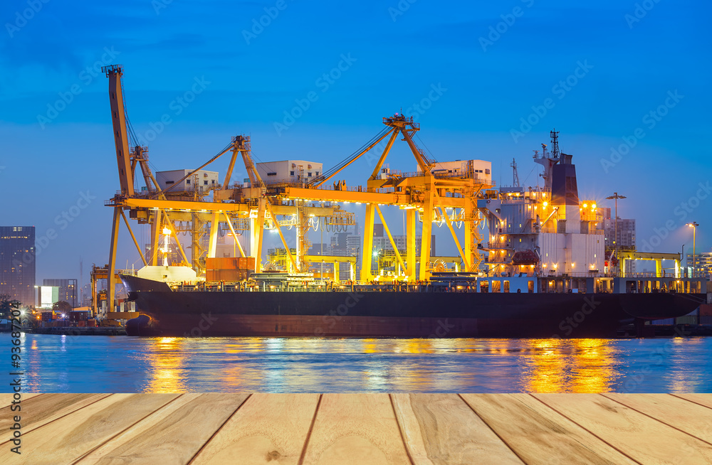 Gantry crane loading and unloading cargo container from cargo ship at ...