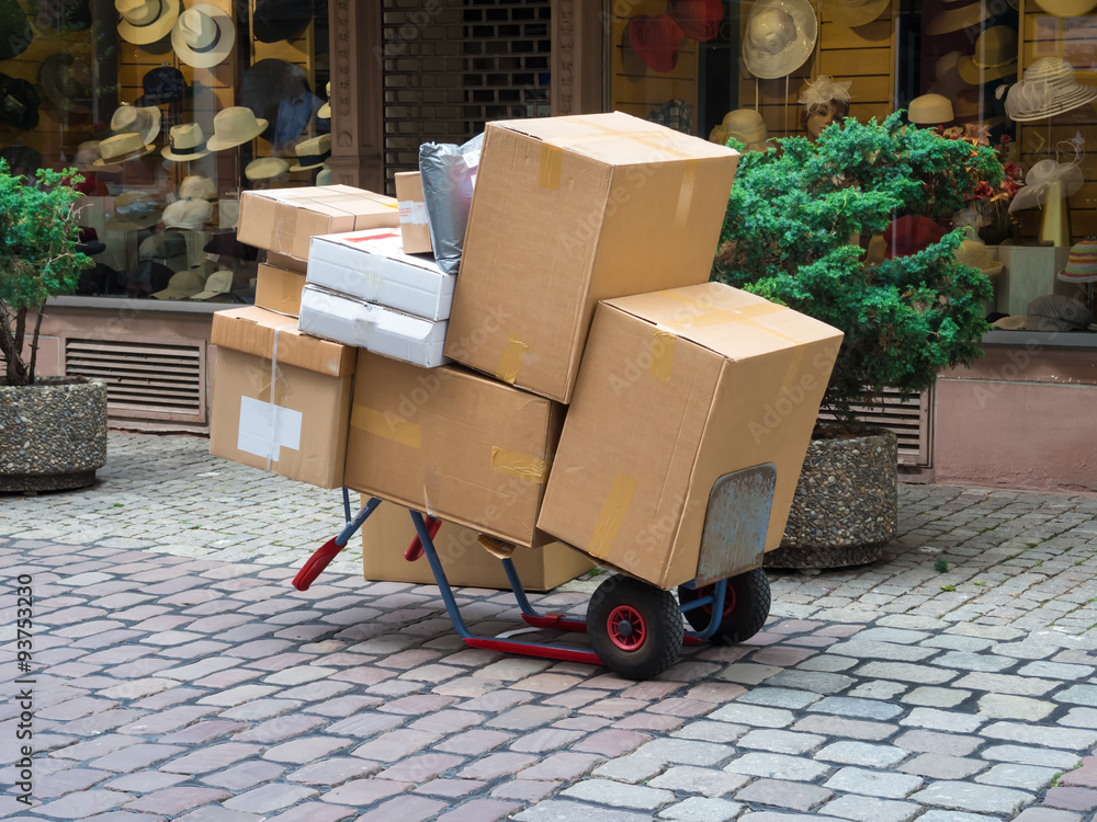 Paketdienst Stock-Foto | Adobe Stock