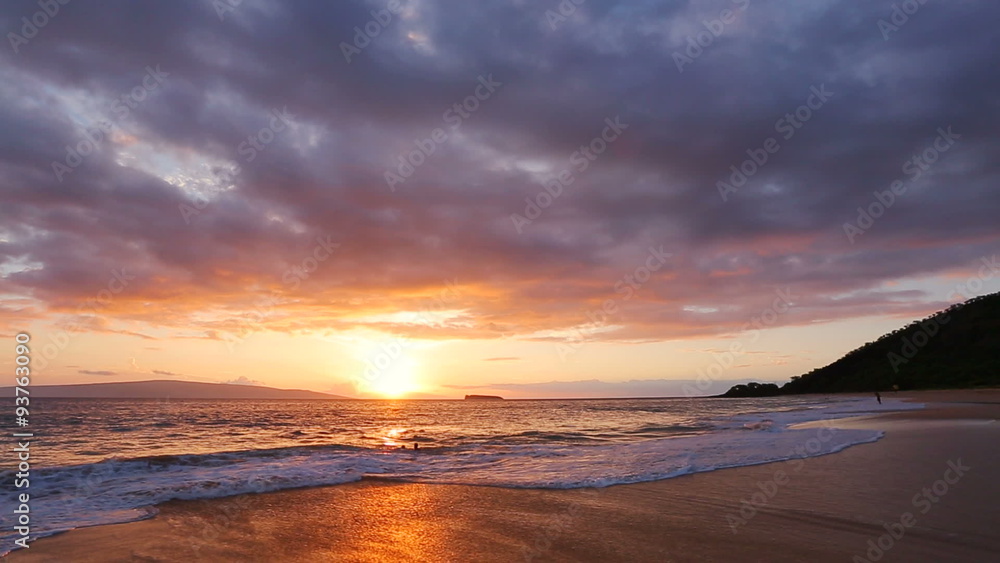 Beautiful Beach Sunset. Slow Revealing Pan to Show Sun Setting into ...