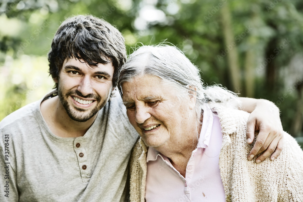 Seniorin mit Enkel, Portrait, lachen foto de Stock | Adobe Stock