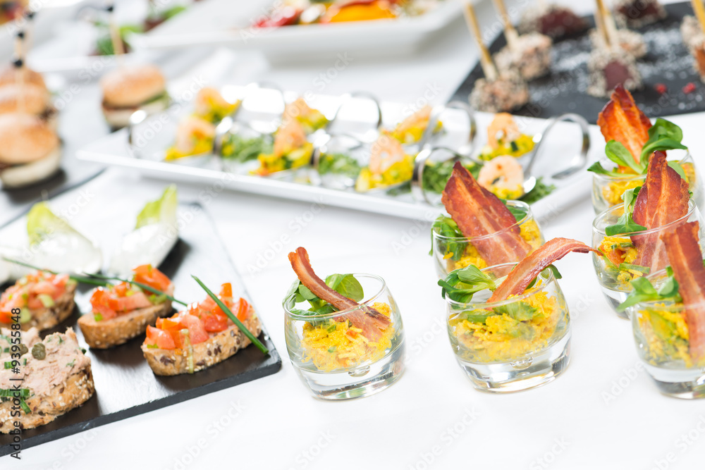 Fingerfood-Buffet in der Gastronomie Stock-Foto | Adobe Stock