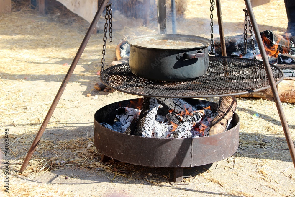 Cuisson au feu de bois Photos | Adobe Stock