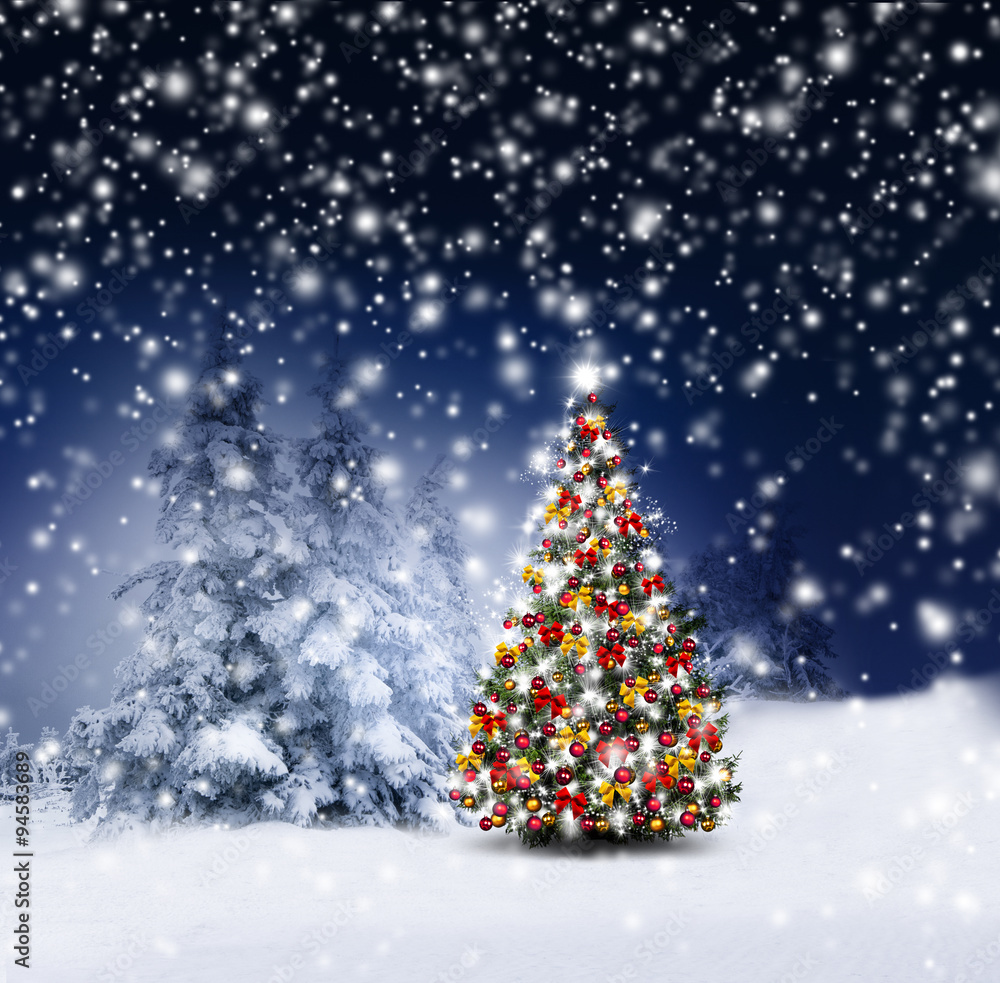 Bunter Christbaum in Verschneitem Winterwald Stock-Foto | Adobe Stock