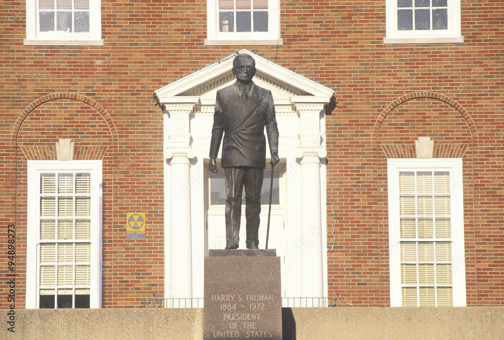 Statue of Harry S. Truman at the entrance to the Independence, MO ...