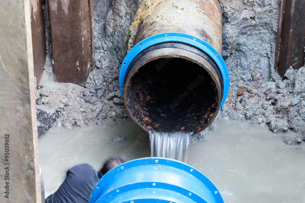700 mm diameter water pipe fixed, between cast rion and ductile Stock ...