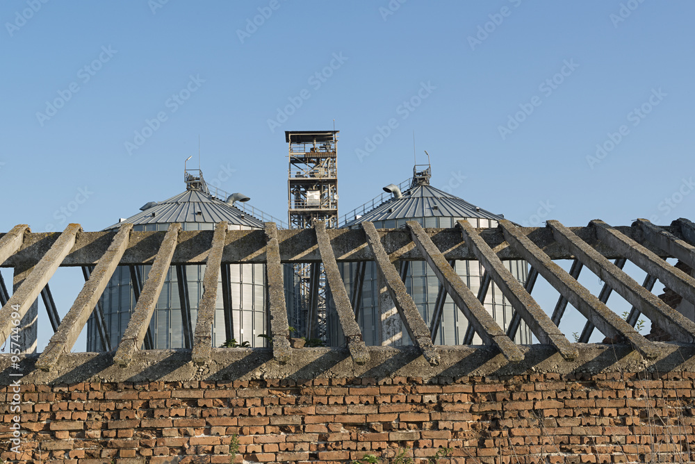 Agricultural grain Silo - Building Exterior, Storage and drying of ...