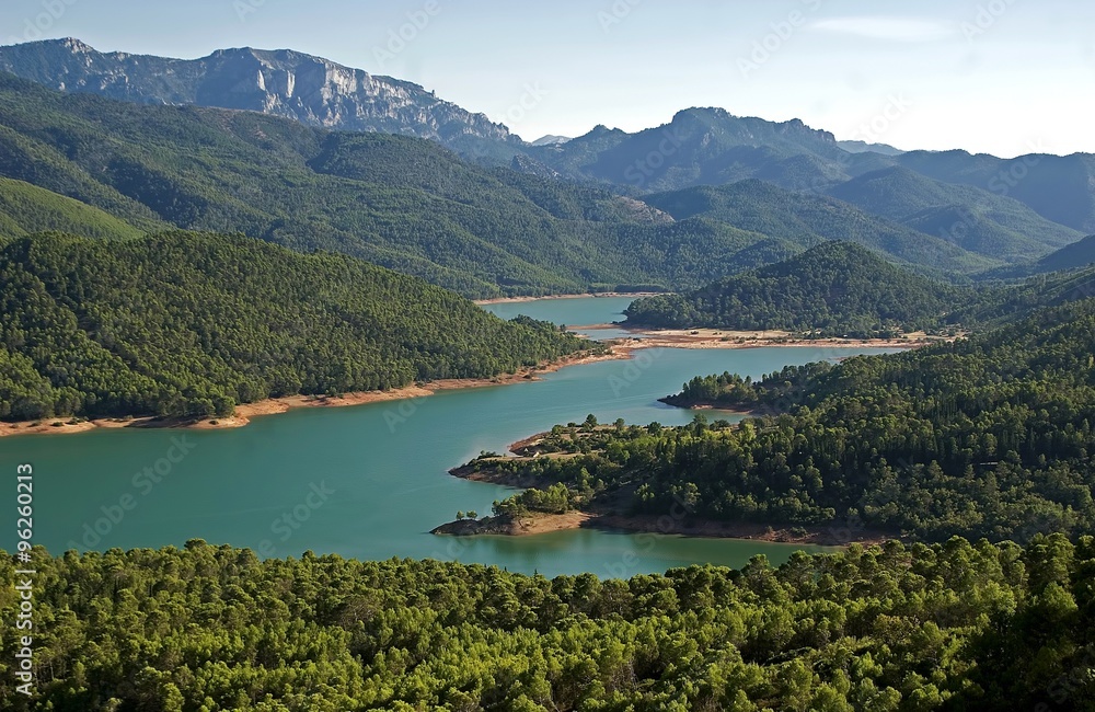 Embalse del Tranco, en el parque natural de Cazorla, Segura y Las ...