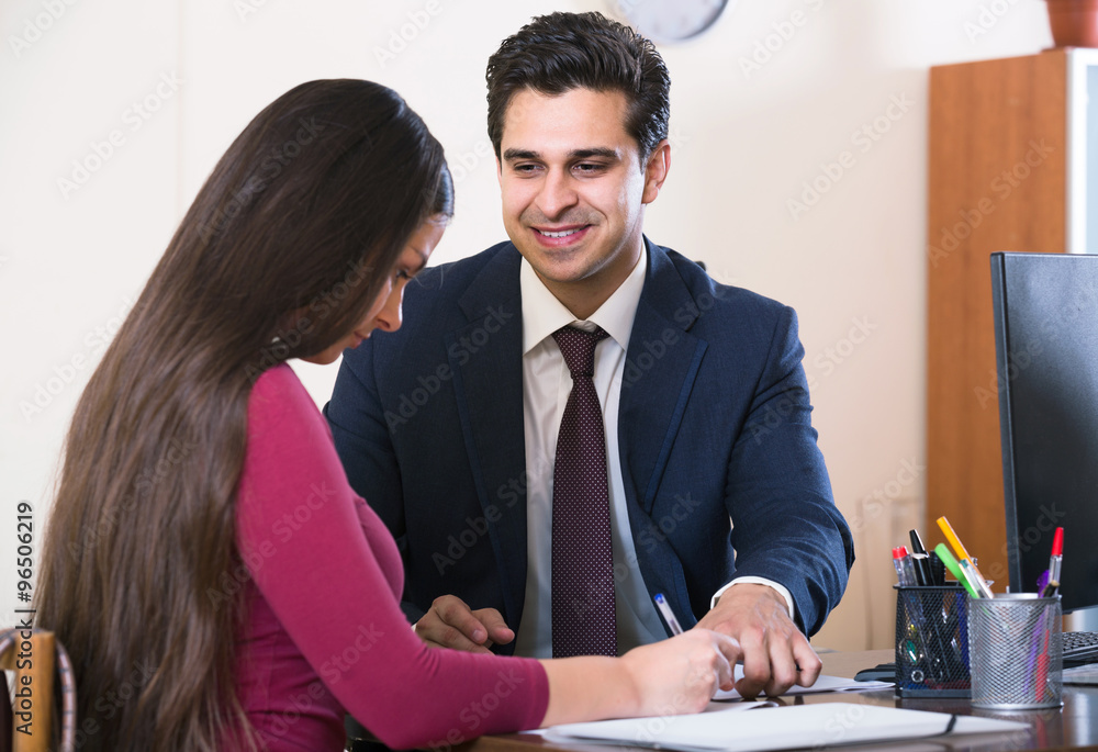 agent listening to customer and smiling in agency Stock-Foto | Adobe Stock