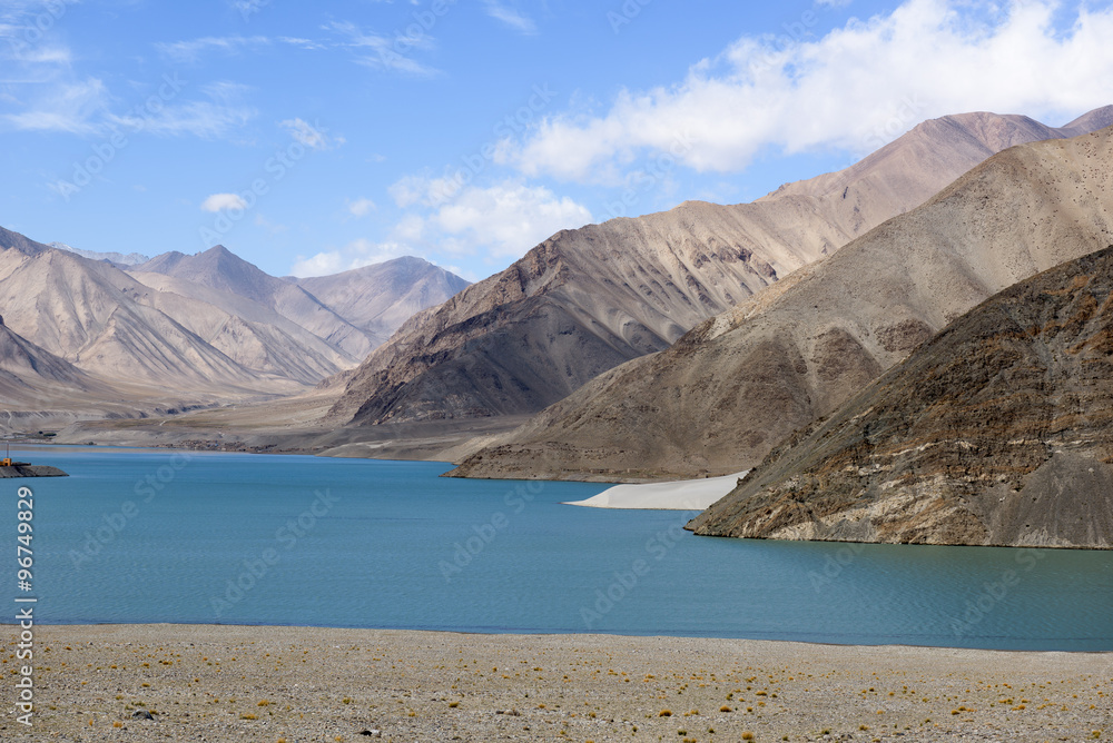 Landscape of Mountain and Lake around Muztagh Ata and Karakuli Lake ...