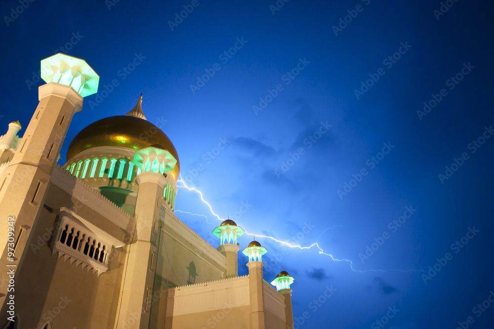 Lightning near Sultan Omar Ali Saifuddin Mosque - Brunei Stock Photo ...