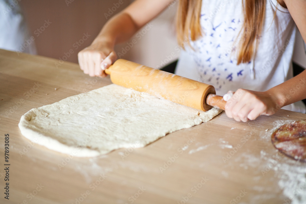 тесто раскатывать скалкой Stock Photo | Adobe Stock
