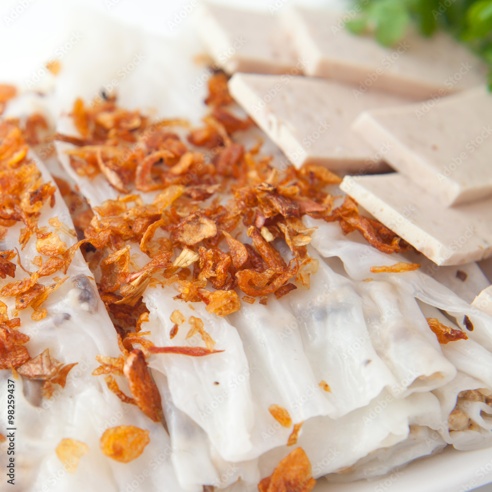 cuon banh mi vietnamese paper rice with fried shallots Stock Photo ...