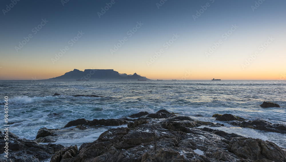 Fotografia do Stock: Cape Town Table Mountain's iconic flat top seen ...