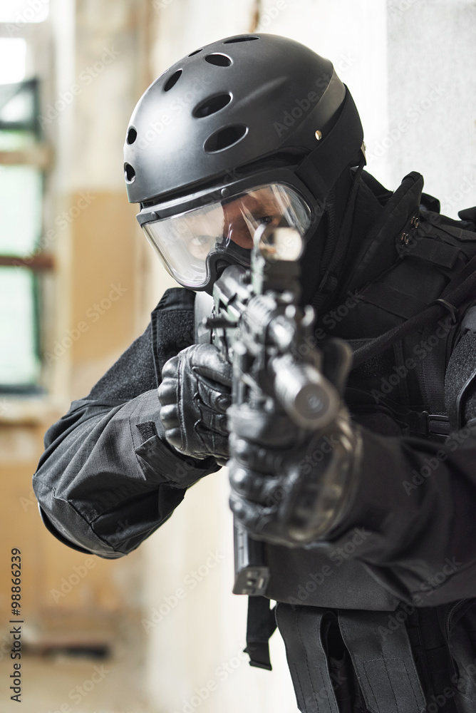 Special forces armed with machine gun ready to attack Stock Photo ...