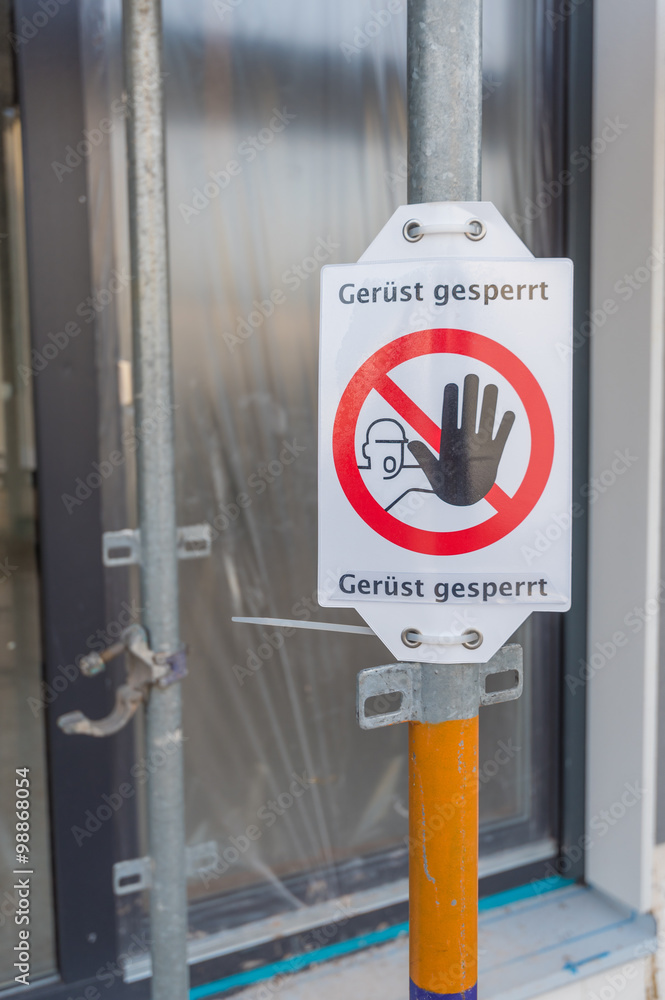 Warnschild: Gerüst gesperrt! Stock-Foto | Adobe Stock