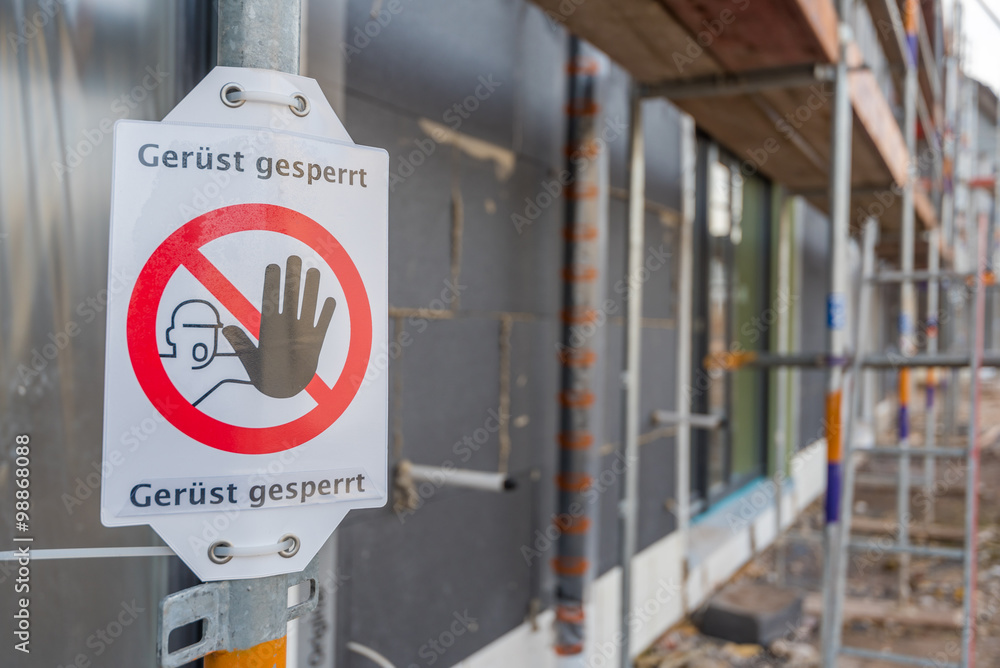 Warnschild: Gerüst gesperrt! Stock-Foto | Adobe Stock