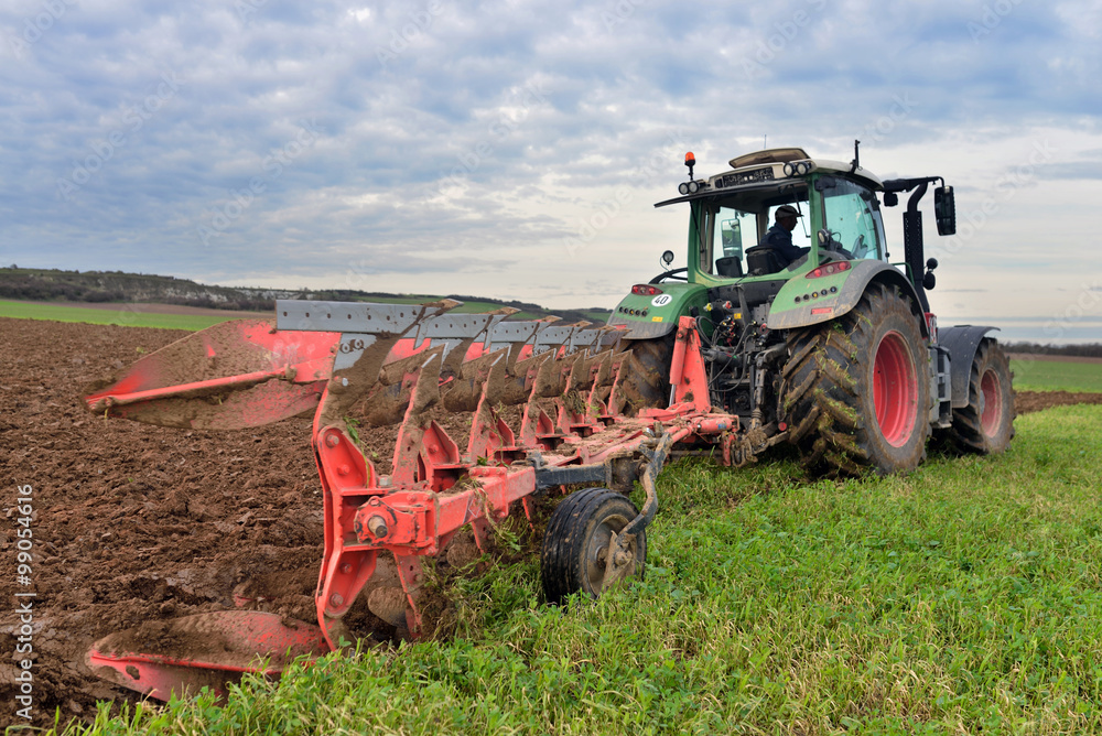 labourer son champ Stock-Foto | Adobe Stock