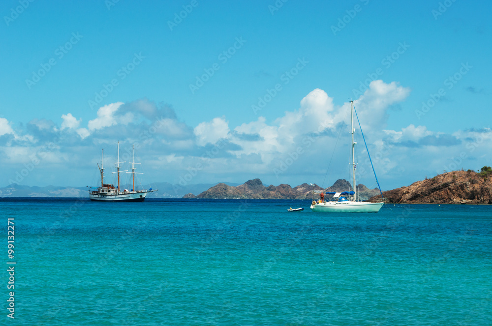 La spiaggia di Colombier, barche a vela, veliero, St Barth, St. Barths ...