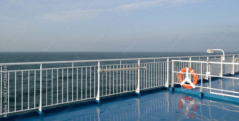 Pont d'un navire Stock Photo | Adobe Stock