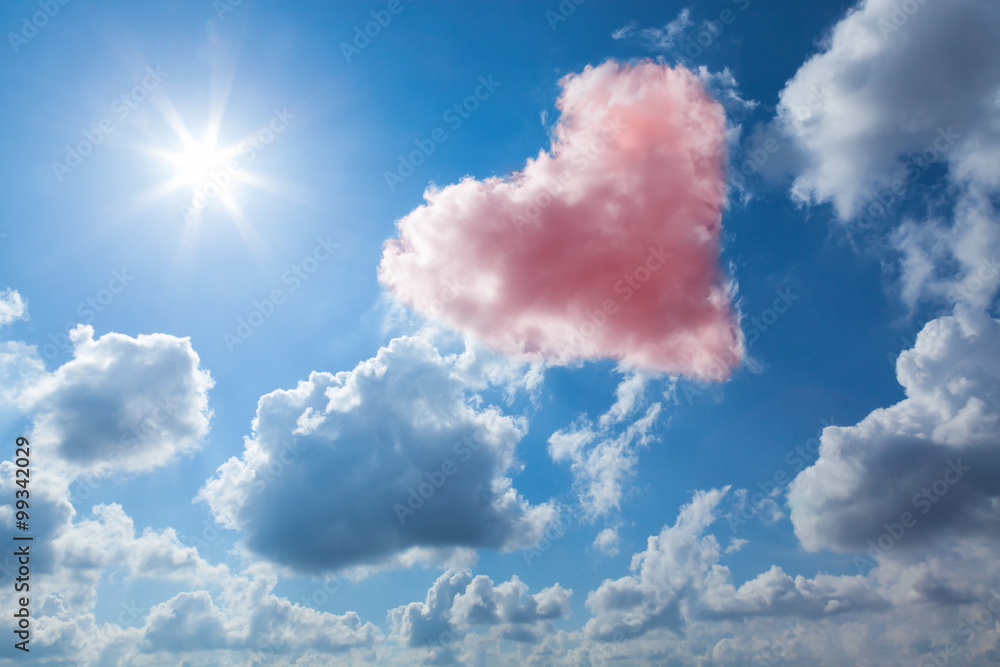 rosa Wolkenherz am blauen Himmel Stock-Foto | Adobe Stock