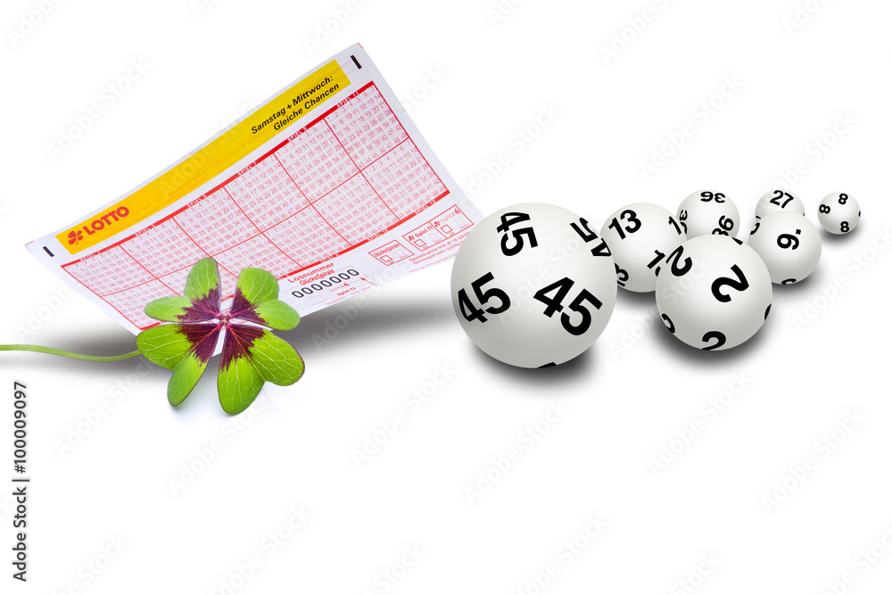 Lottoschein mit Kleeblatt und Lottokugeln Stock-Foto | Adobe Stock