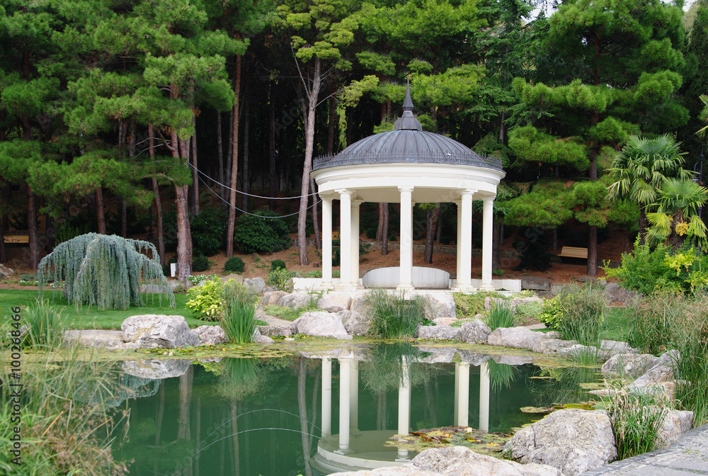 Aivazovsky park, Antique garden, rotunda with acoustic effect at ...
