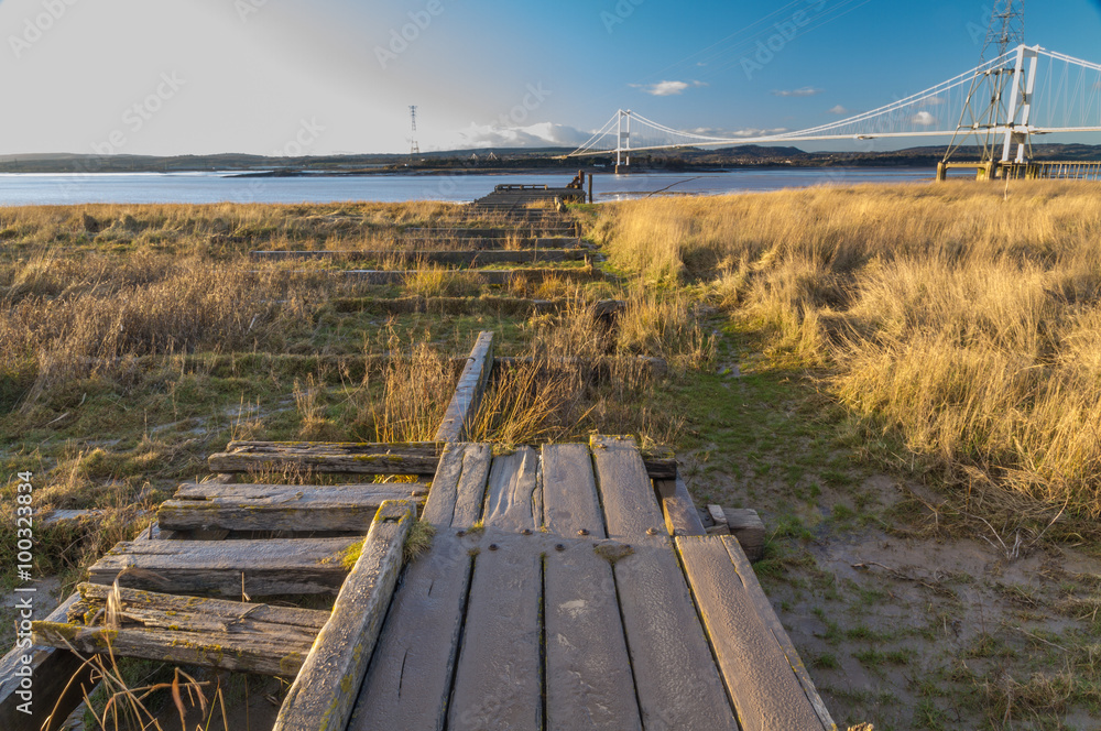 Remains of Aust Ferry pier with Severn Bridge in the distance Stock ...