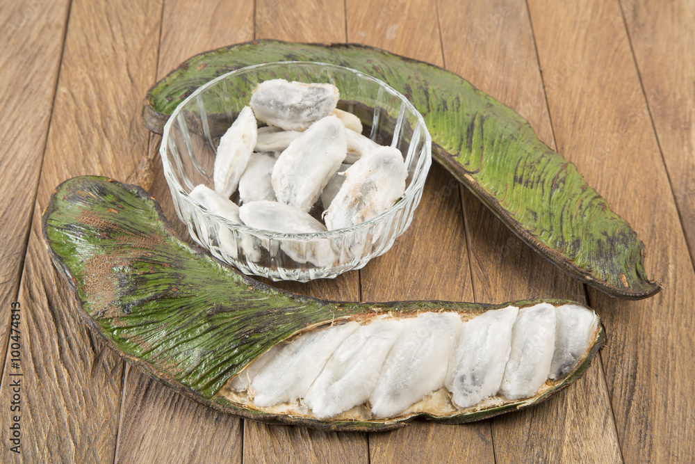 Guama deliciosa fruta tropical. Stock Photo | Adobe Stock