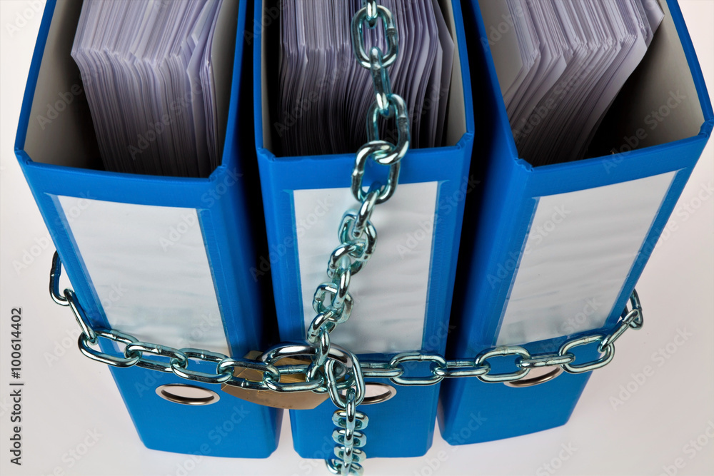 Akten Ordner mit Kette verschlossen Stock-Foto | Adobe Stock