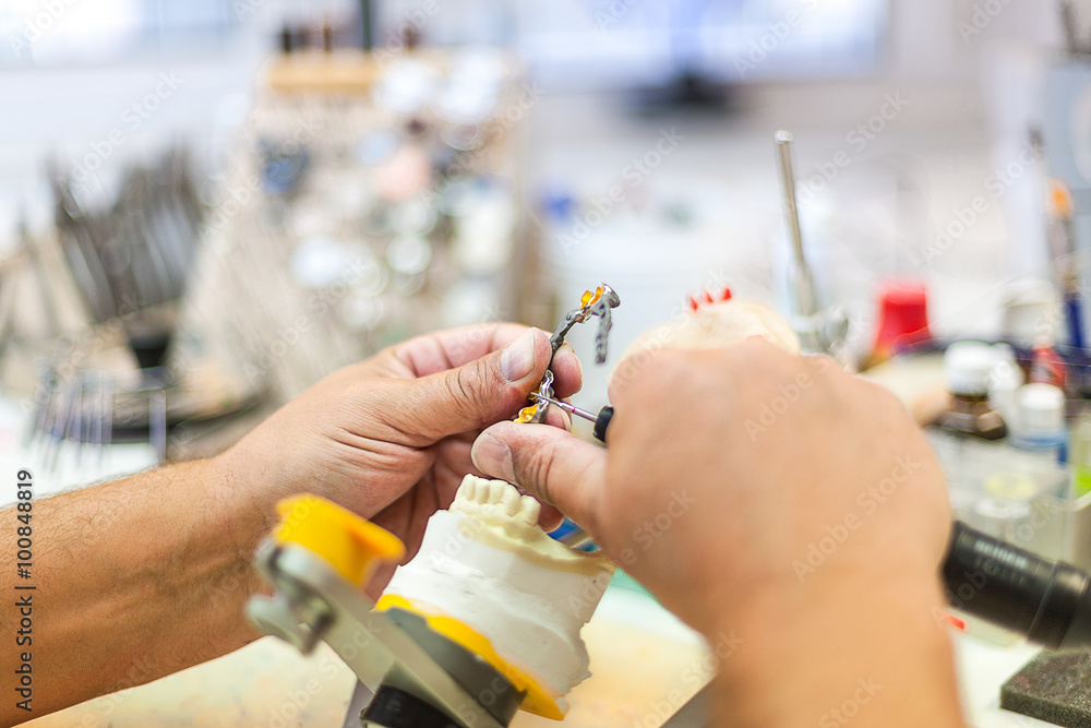 gebiss wird im zahntechnischen labor angepasst Stock Photo | Adobe Stock