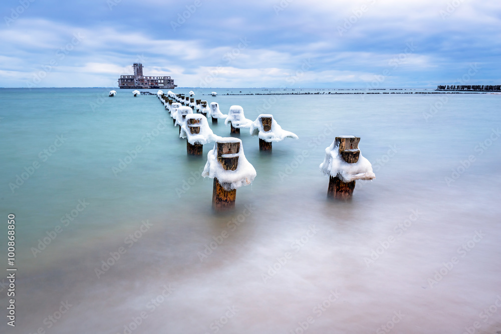 Frozen wooden breakwaters line to the world war II torpedo platform at ...