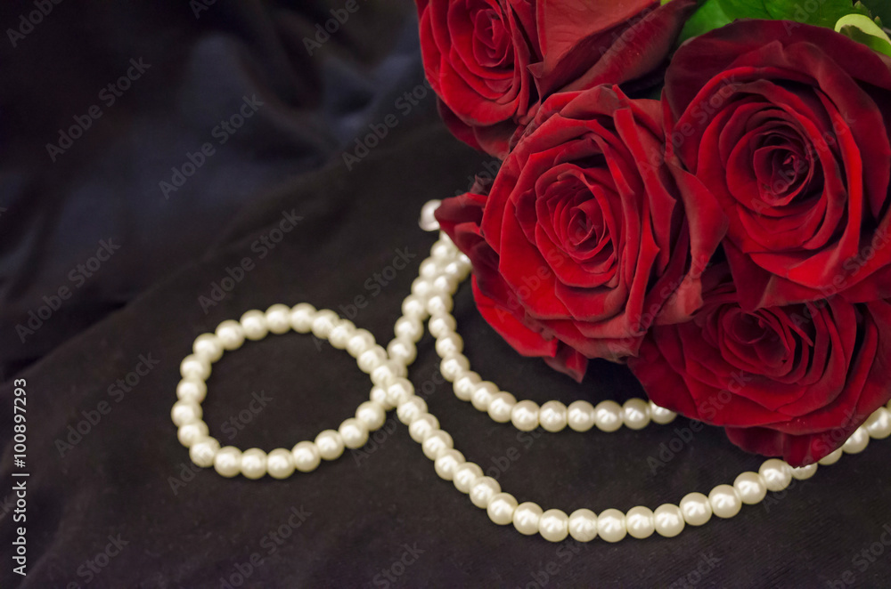 Red Roses And Pearls Background