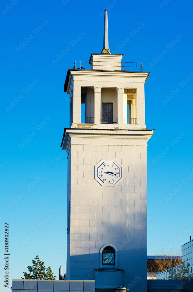 Fotografia do Stock: White rectangular tower. | Adobe Stock